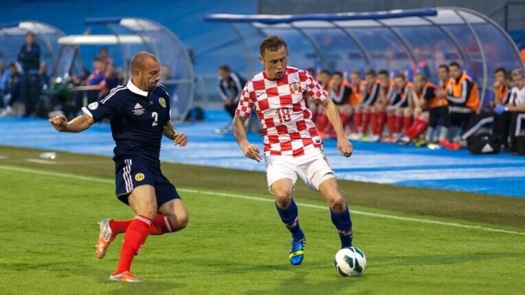 🎤 Alan Hutton Biography – Celebrating a Tenacious Football Career ...